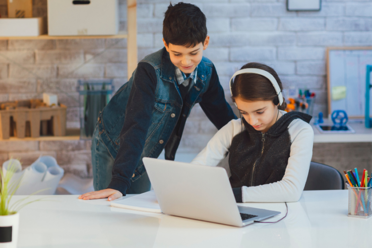 Manfaat Anak Belajar Coding atau Pemrograman Sejak Usia Dini - mamikita.com